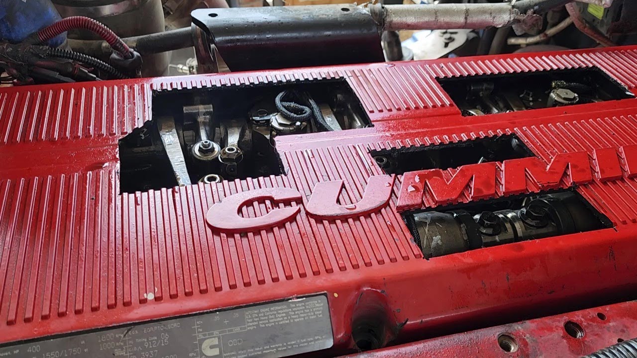 Cummins ISX rockers in motion. It blew my mind. - YouTube