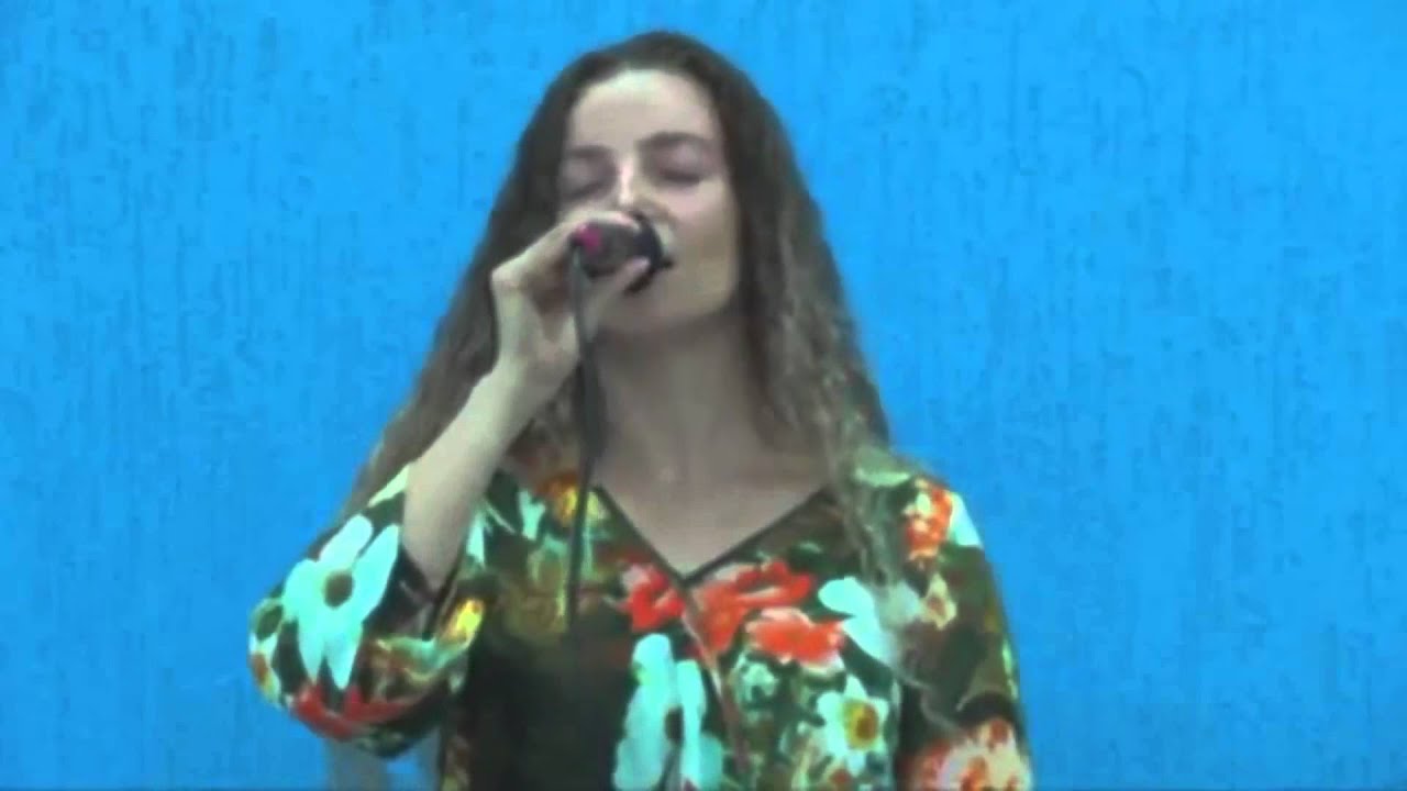 Michelle Mendes - Perto de Deus (Full HD) (Cover) - YouTube