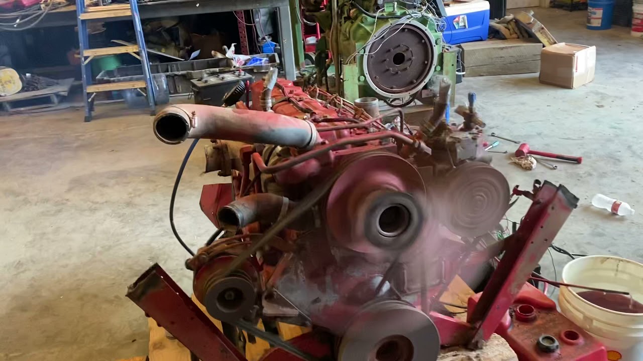 International D358 Good Runner - YouTube