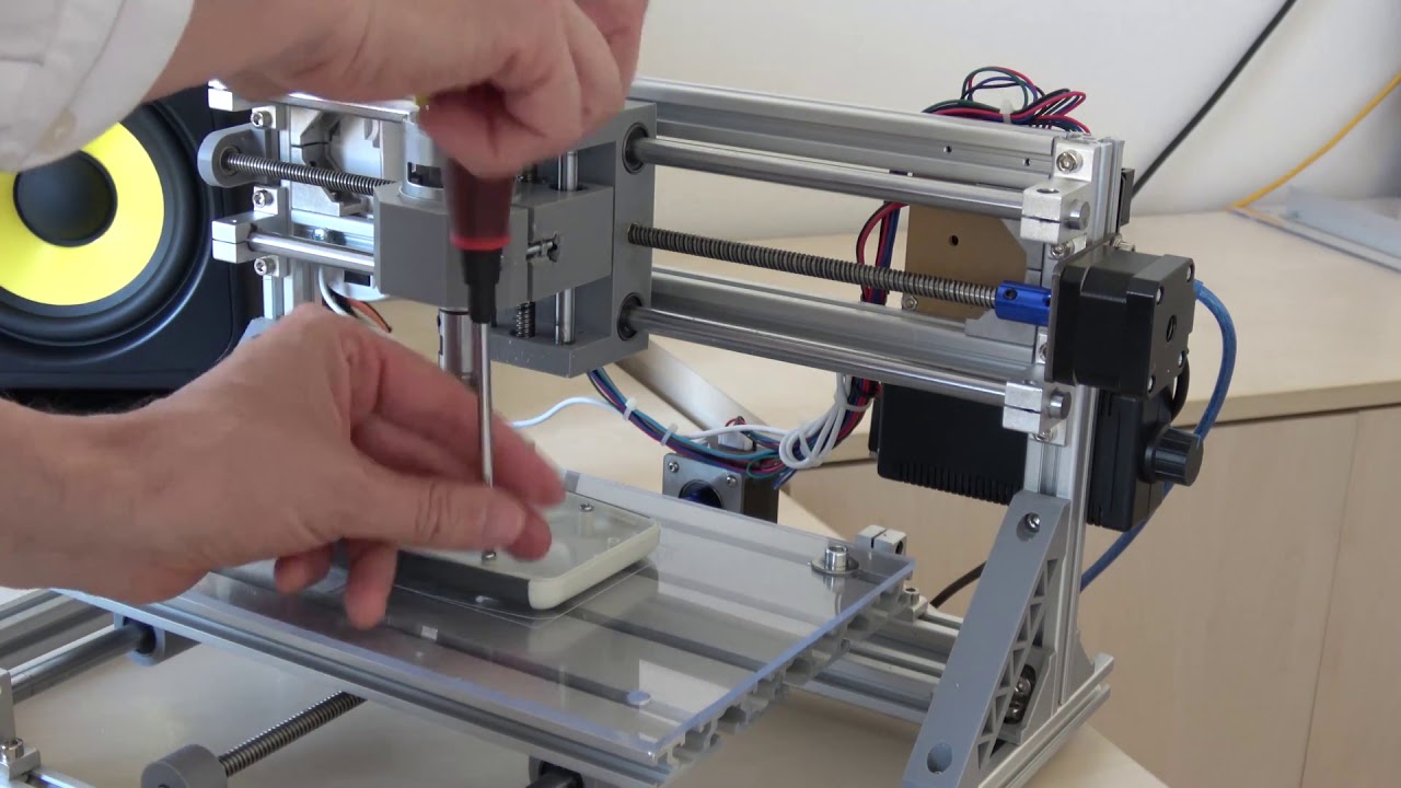 CNC 3018 Cutting plastic - YouTube