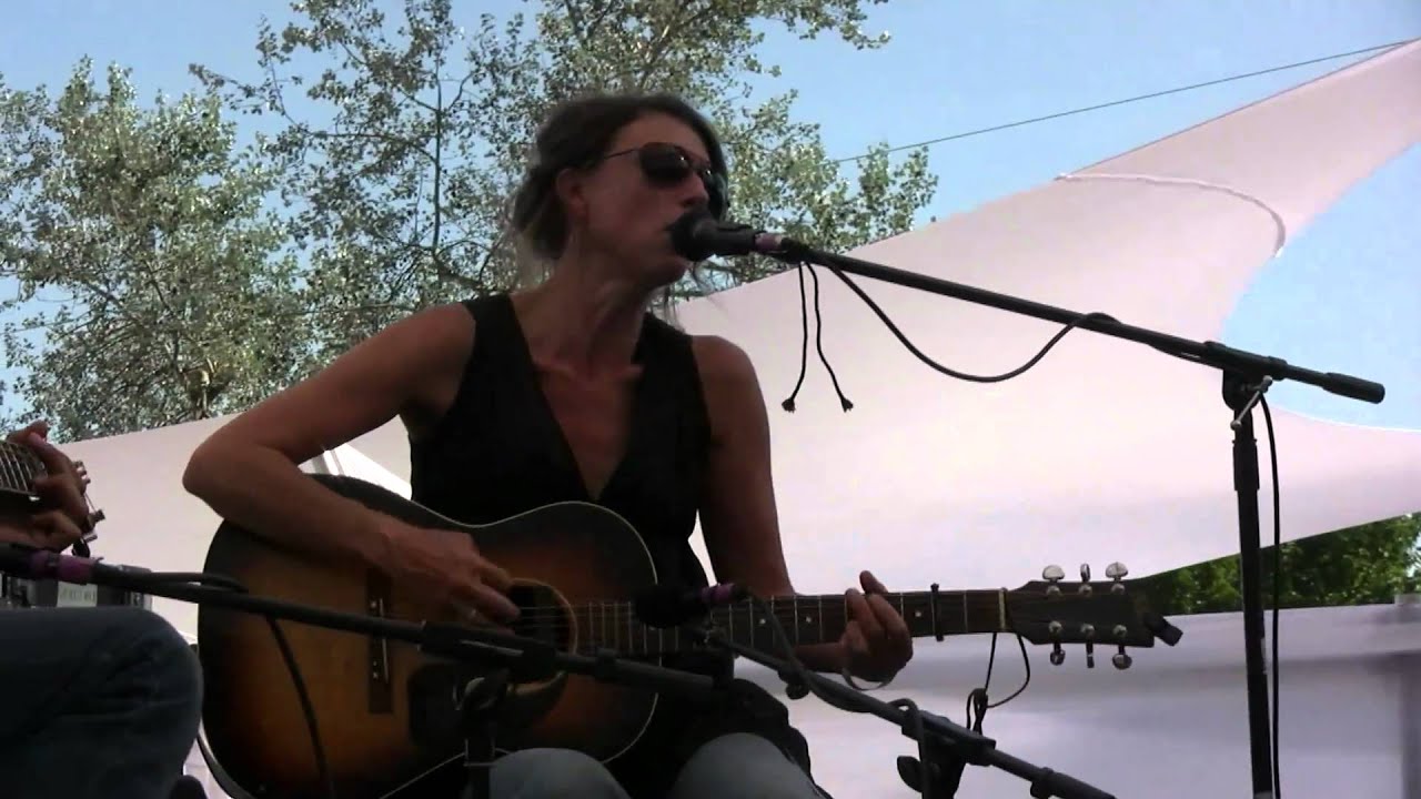 03 Martha Scanlan and Jon Neufeld 2010-08-06 Hallelujah - YouTube