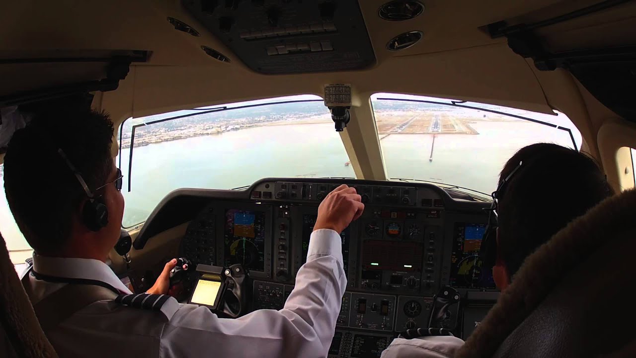 San Francisco Approach and Landing 28R - YouTube