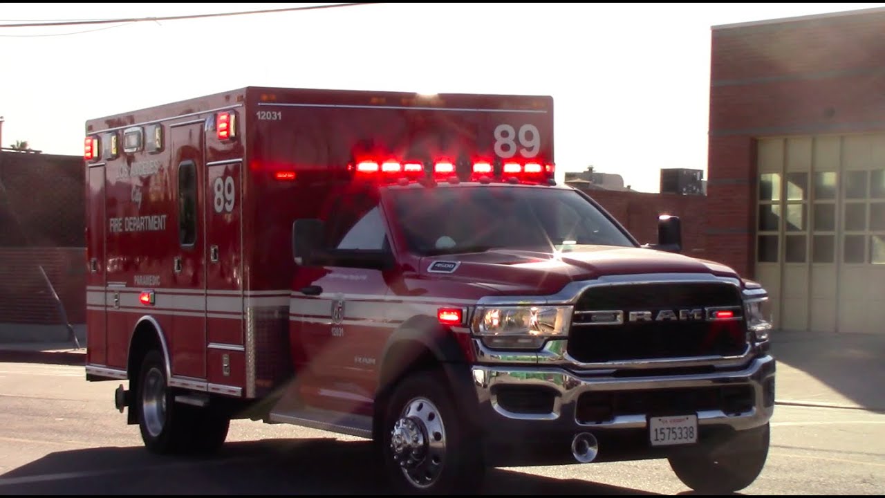 (Near Collision) LAFD Rescue 89 Responding - YouTube