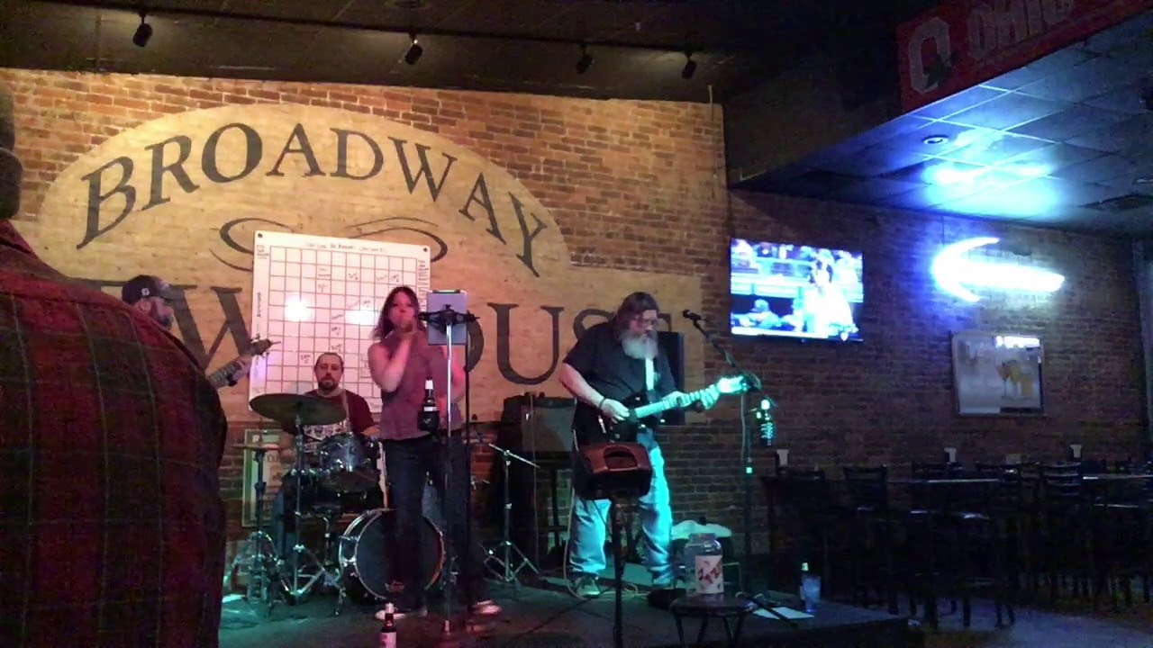 The Killer Wails Redneck Woman - YouTube