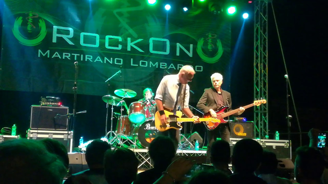 Dr Feelgood live / Steve Walwyn's solo - YouTube