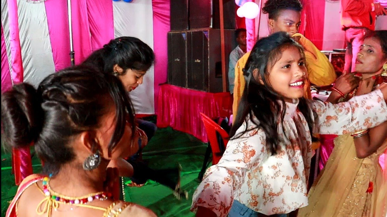 11 November 2022 Singer pankaj roy divya rani - YouTube