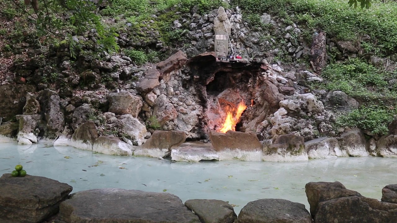 Taiwan Fire and Water spring / Taïwan Fire and Water spring - YouTube