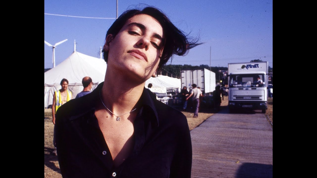Elastica - Connection - Scotland 1995 HD Stereo - YouTube