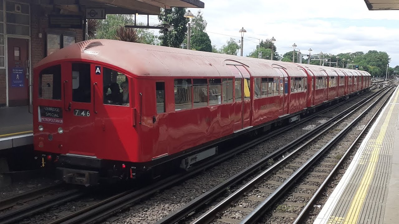(Summer Special) - LU - 1938 Stock - (Heritage Train) - Passing at ...