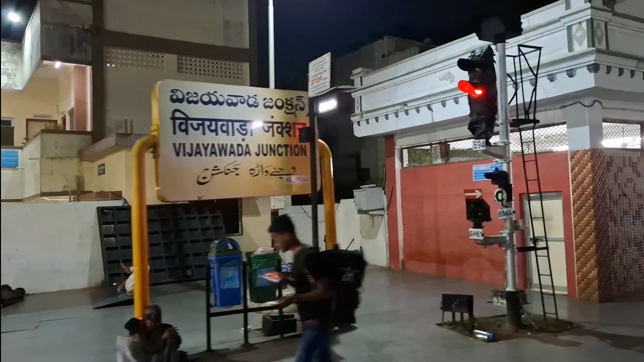 VIJAYAWADA JUNCTION RAILWAY STATION ON BOARD ARRIVING & DEPARTING VSKP ...