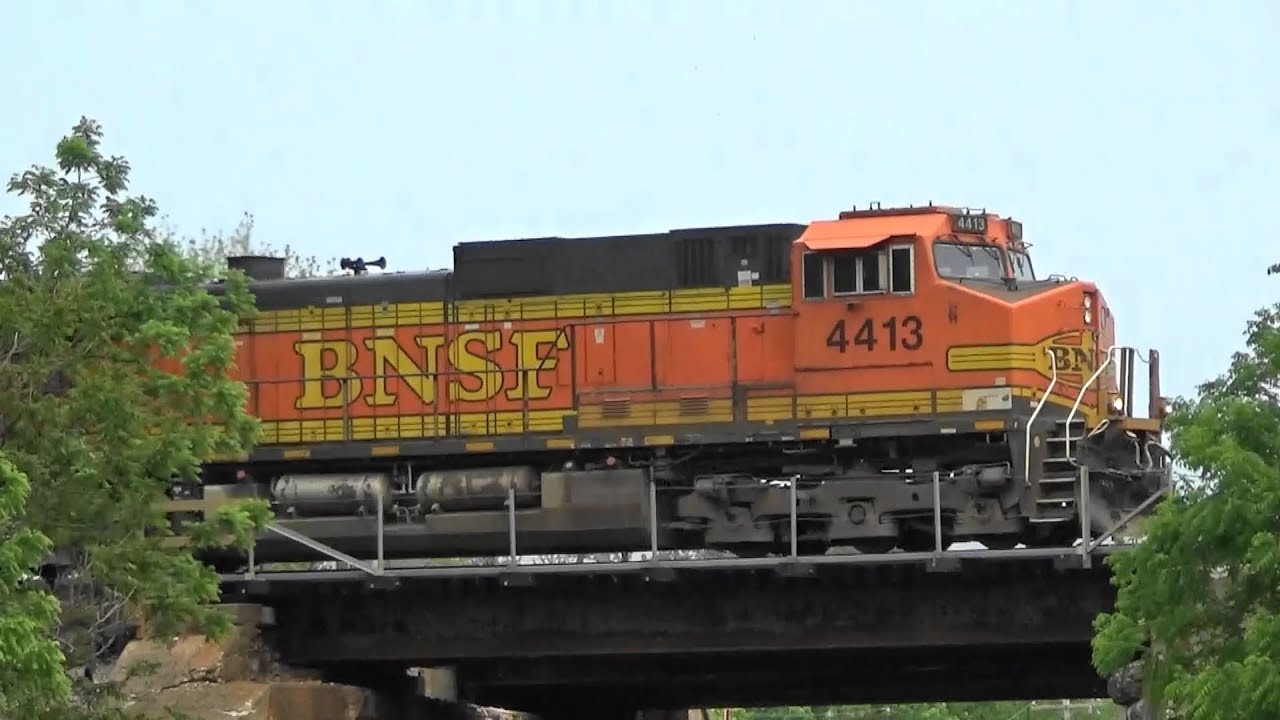 BNSF 4413 Leads Grain Train w/ DPU, Galesburg, IL - YouTube