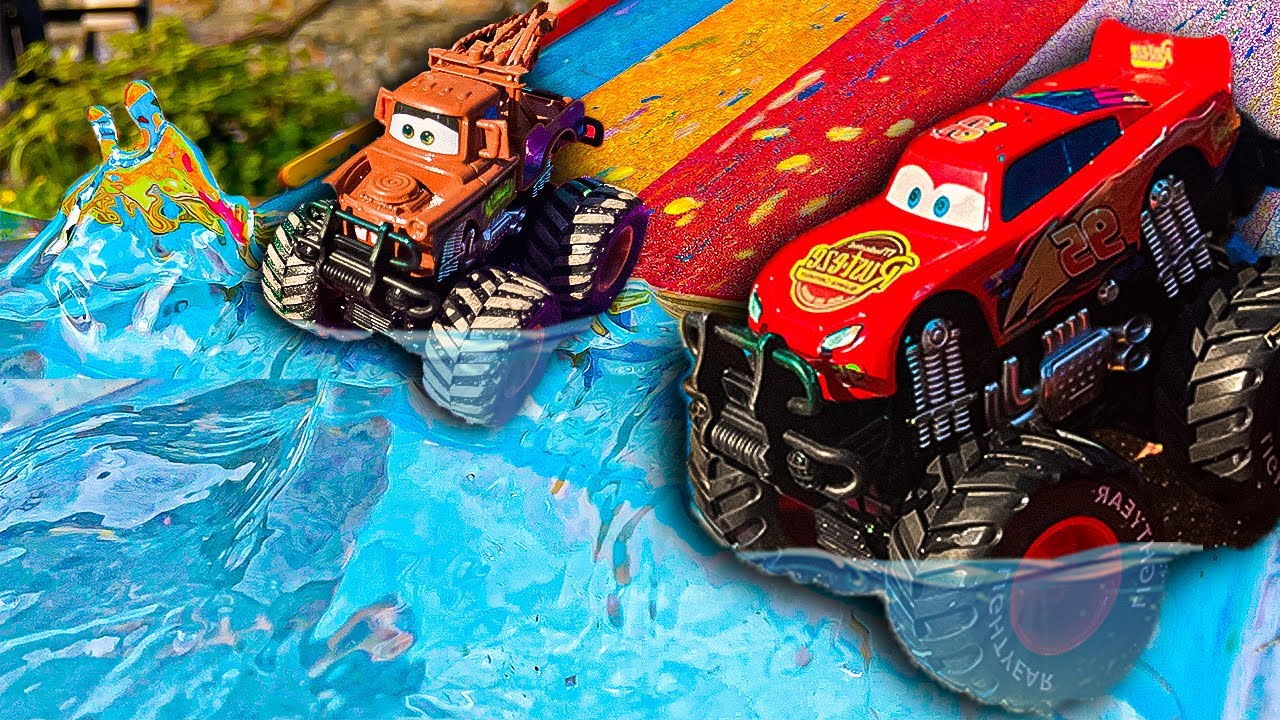 Disney Pixar Cars fall into the water: Lightning McQueen, Jackson Storm ...