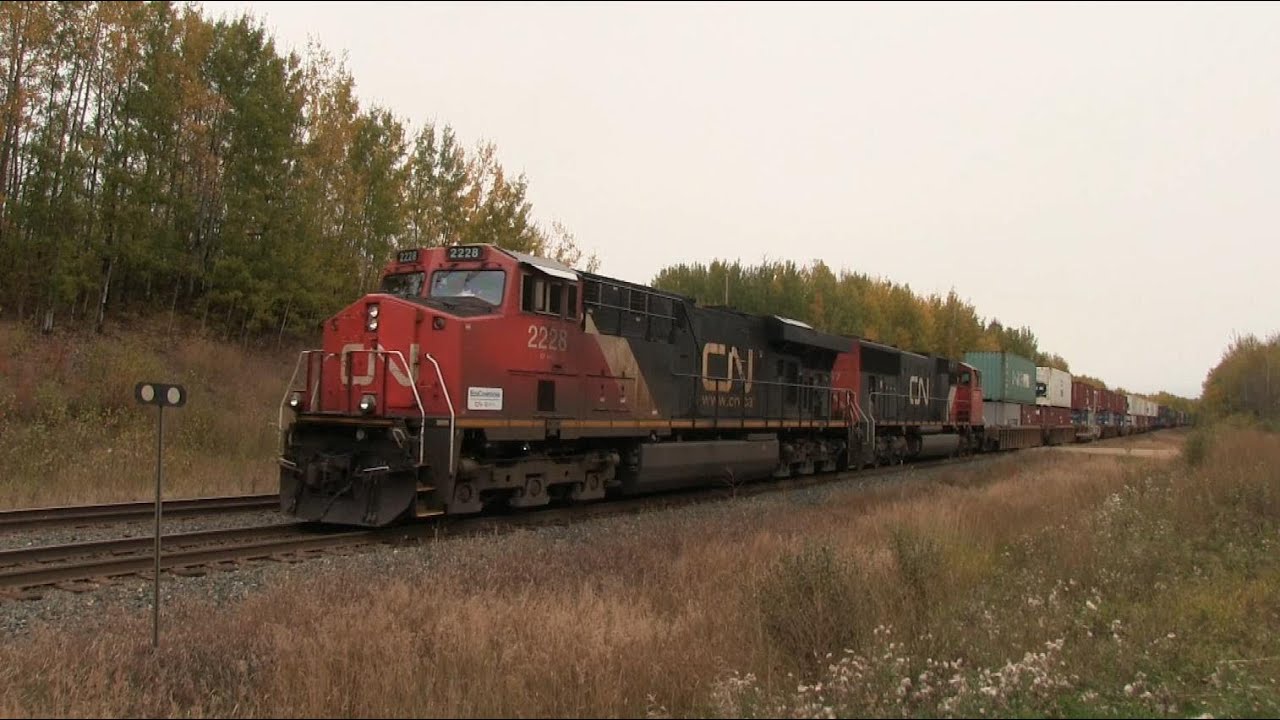 CN Train Spotting HD: 111 @ 1:11PM | CN 2228 5667 & DPU 2694 Crawls CN ...