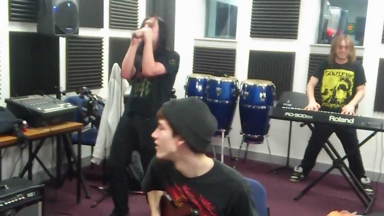 Worst Band Ever - EPIC FAIL!! - YouTube
