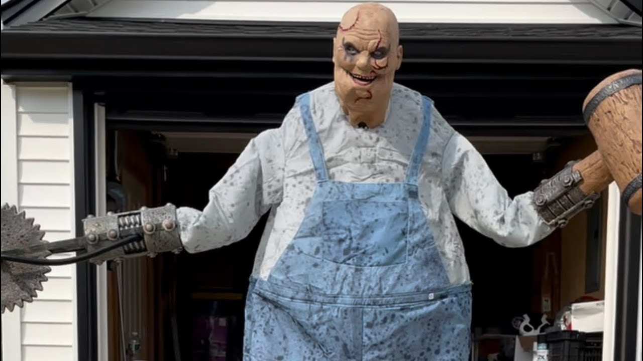 SPIRIT HALLOWEEN 2021 Animatronic BUZZSAW Setup/unboxing - YouTube