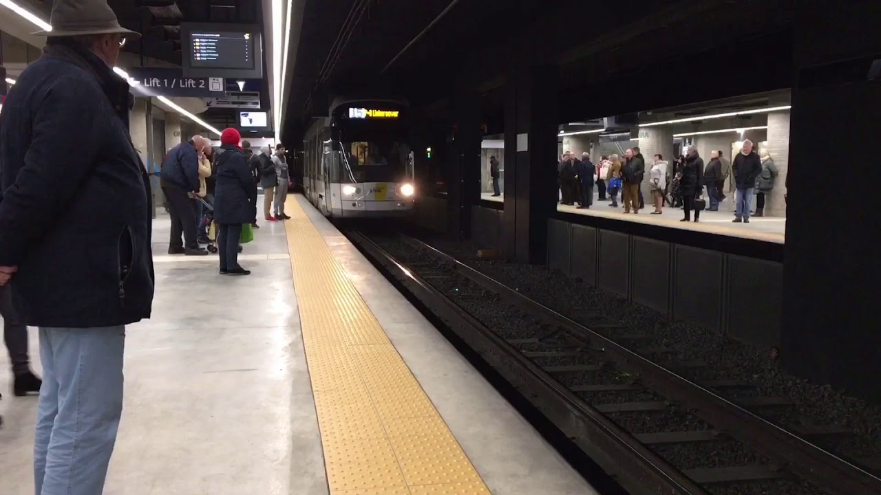 Tram 9 and 15 arrive at Opera - YouTube