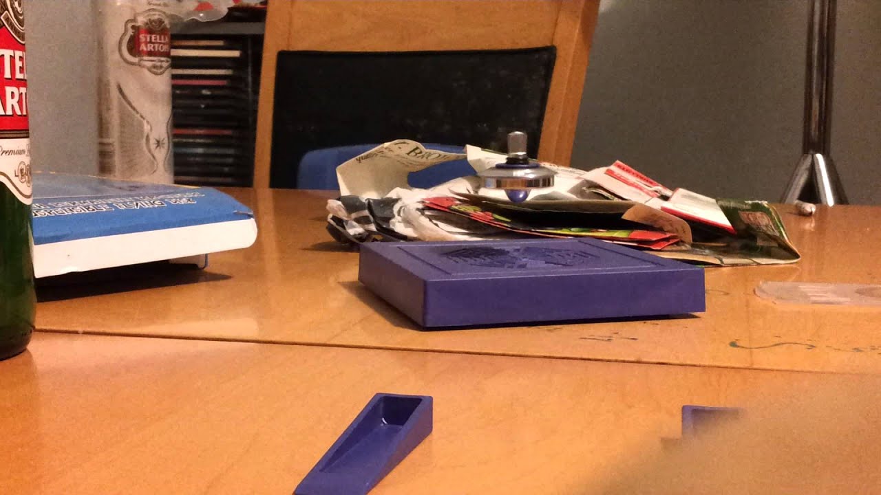 Hovering magnetic toy. - YouTube