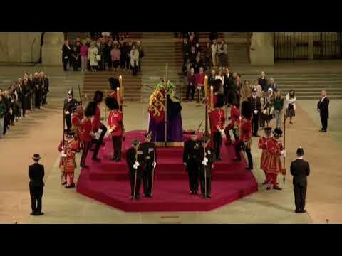 Караул упал в обморок!!! - YouTube