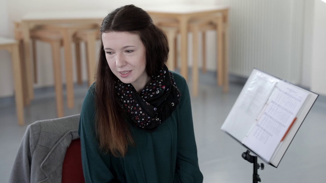 Hand in Hand - Theater der Generationen - YouTube