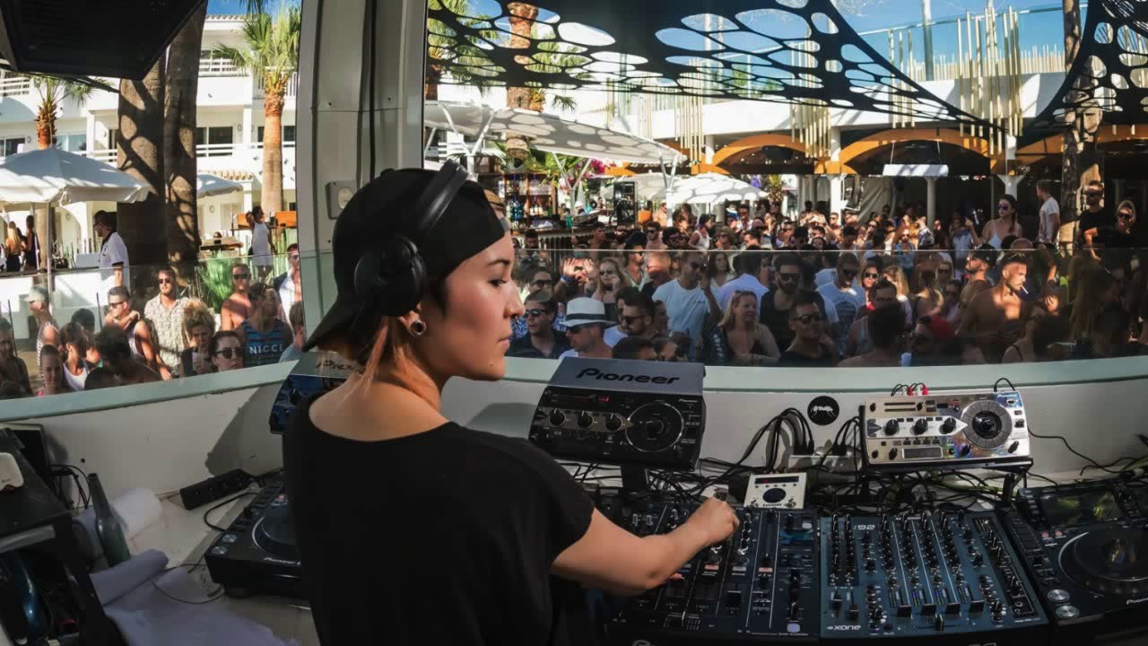 Maya Jane Coles - Live @ Ants Opening Party Ushuaia Ibiza 2017 - YouTube