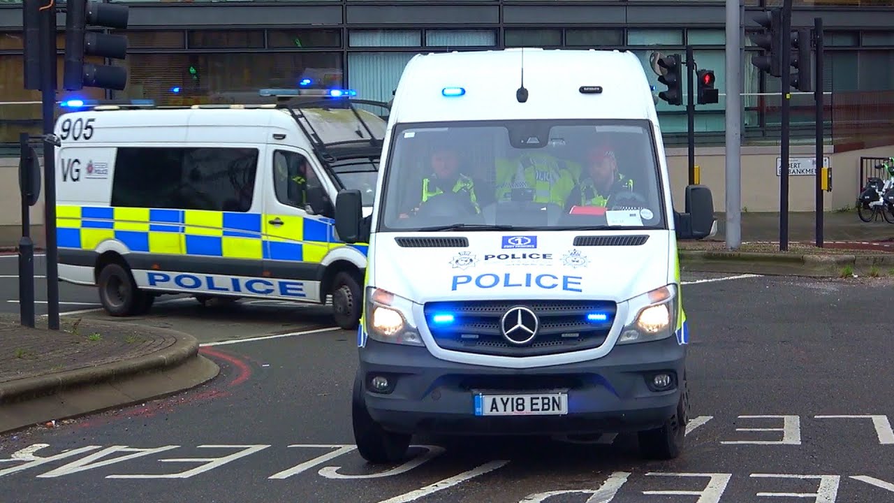Norfolk & Suffolk + Essex Police vans emergency lights + sirens in ...