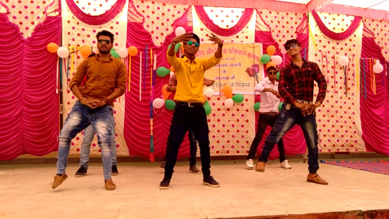 Funny group dance - YouTube