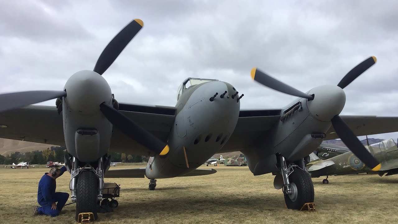 de Havilland Mosquito engine run | Classic Fighters - YouTube