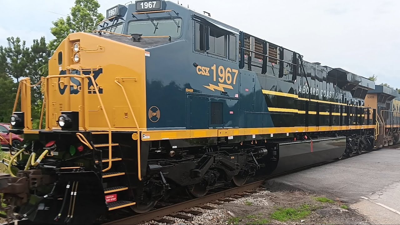 CSXT 519 leads CSX M692 at Waterloo SC with CSXT 1967 SCL Heritage unit trailing 3rd - YouTube