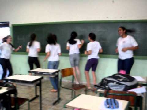 Meninas Dançando Xuxa