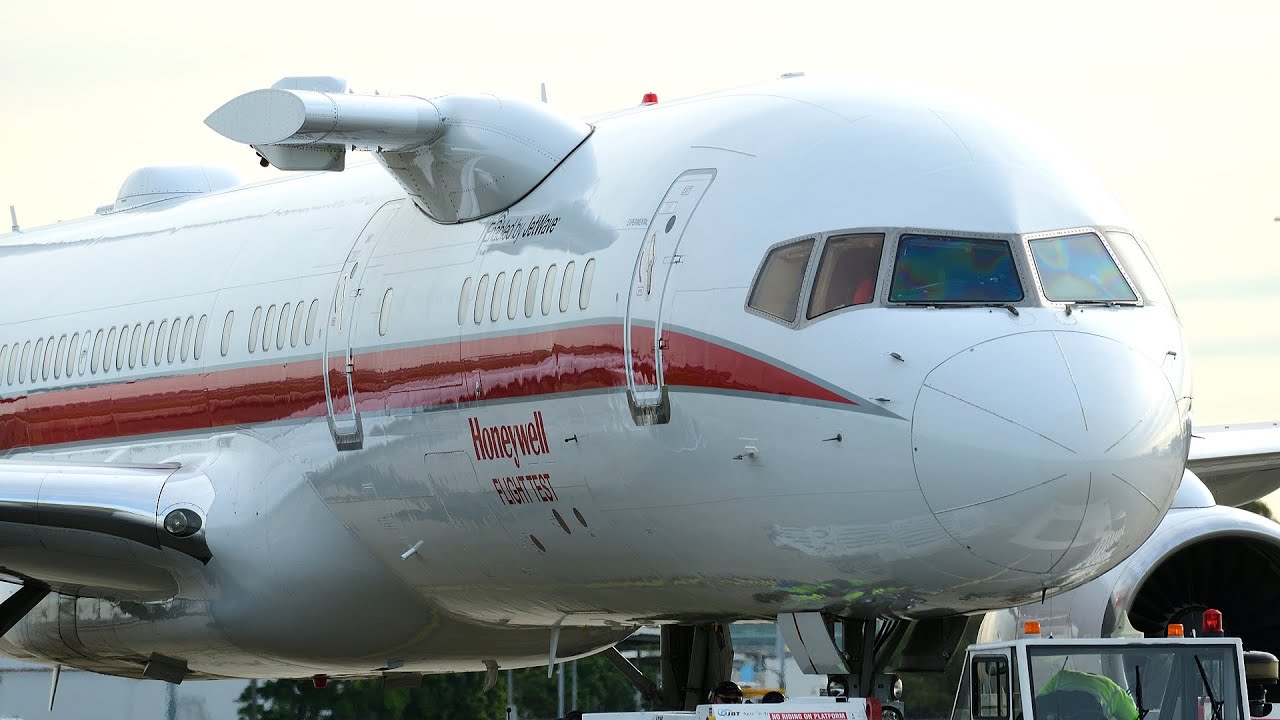 Snapshots At Sydney 20160816 - Honeywell B752 Flight Test - YouTube