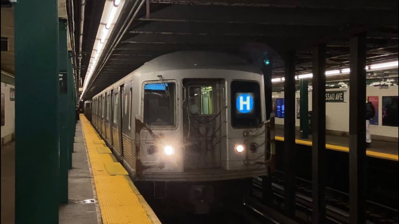 IND Crosstown Line: (G) Trains with Garbage Train @ Nassau Avenue (R42 ...