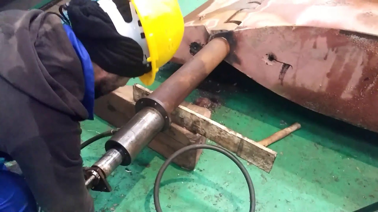 Rudder pintle replacement - YouTube