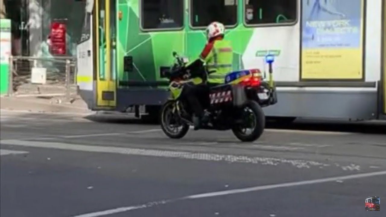 Ambulance Victoria Motorcycle Paramedic responding code 1 (Priority 1 ...