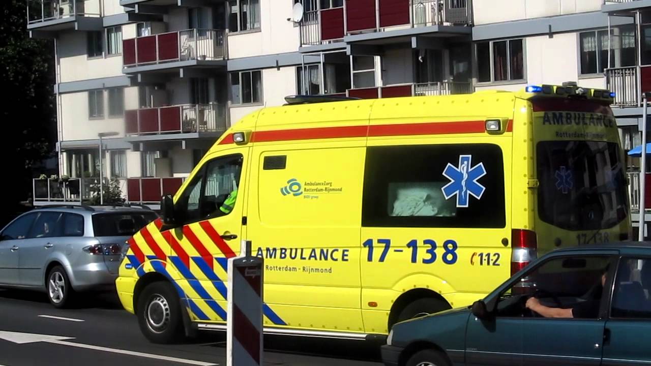 A1 Ambulance 17-138 EMC Rotterdam na A2 Breda - YouTube