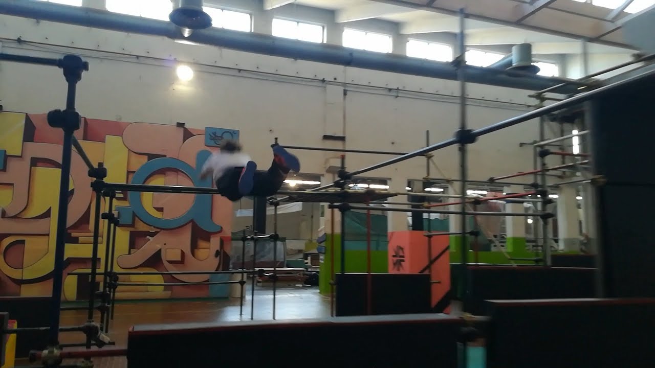 Off to Oz - Eden Parkour park Bologna - Smartphone Vlog - YouTube