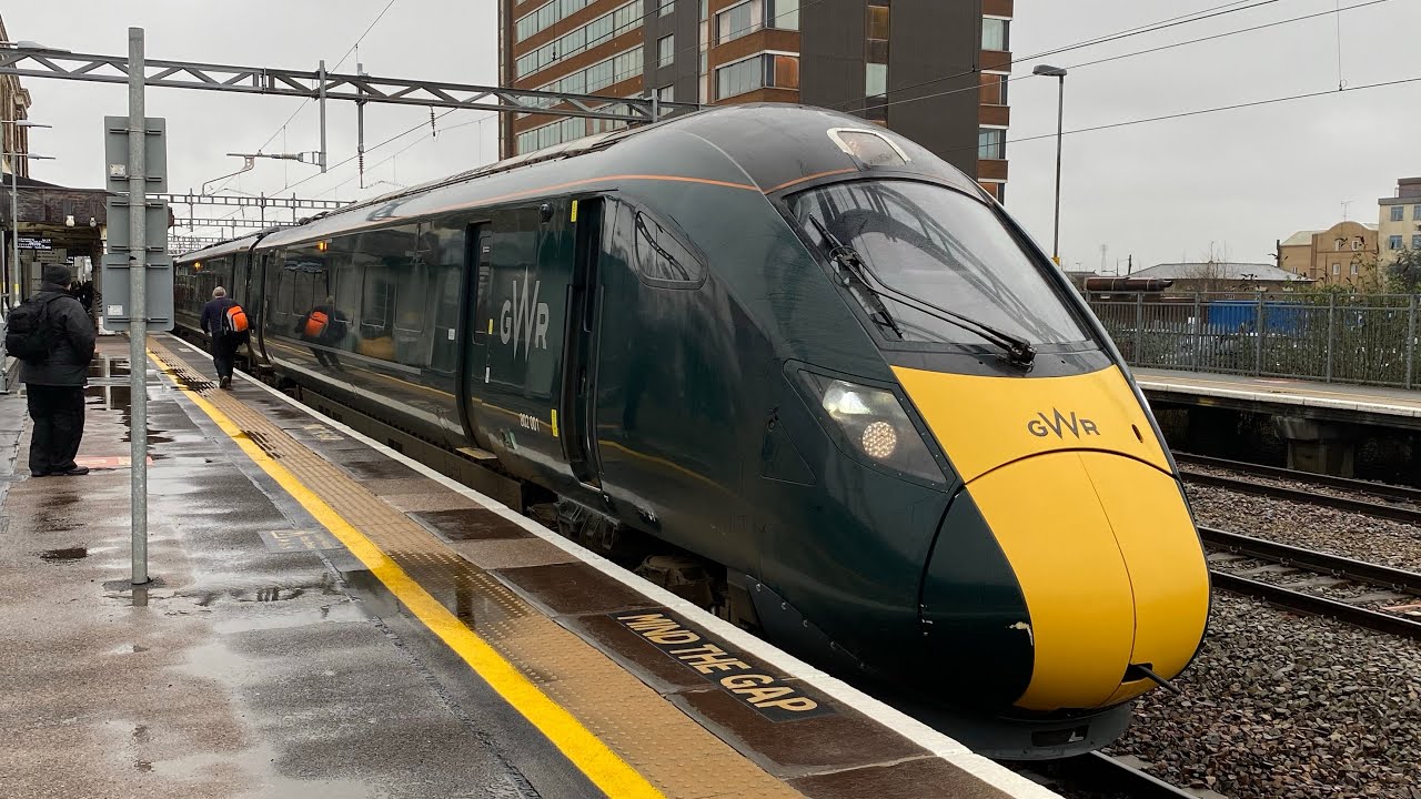 Class 802 IET | 802001 | Great Western Railway | Swindon | 12/01/23 ...