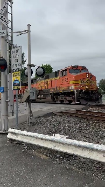 BNSF 5192 with Nice K3LA in Sumner, WA - YouTube