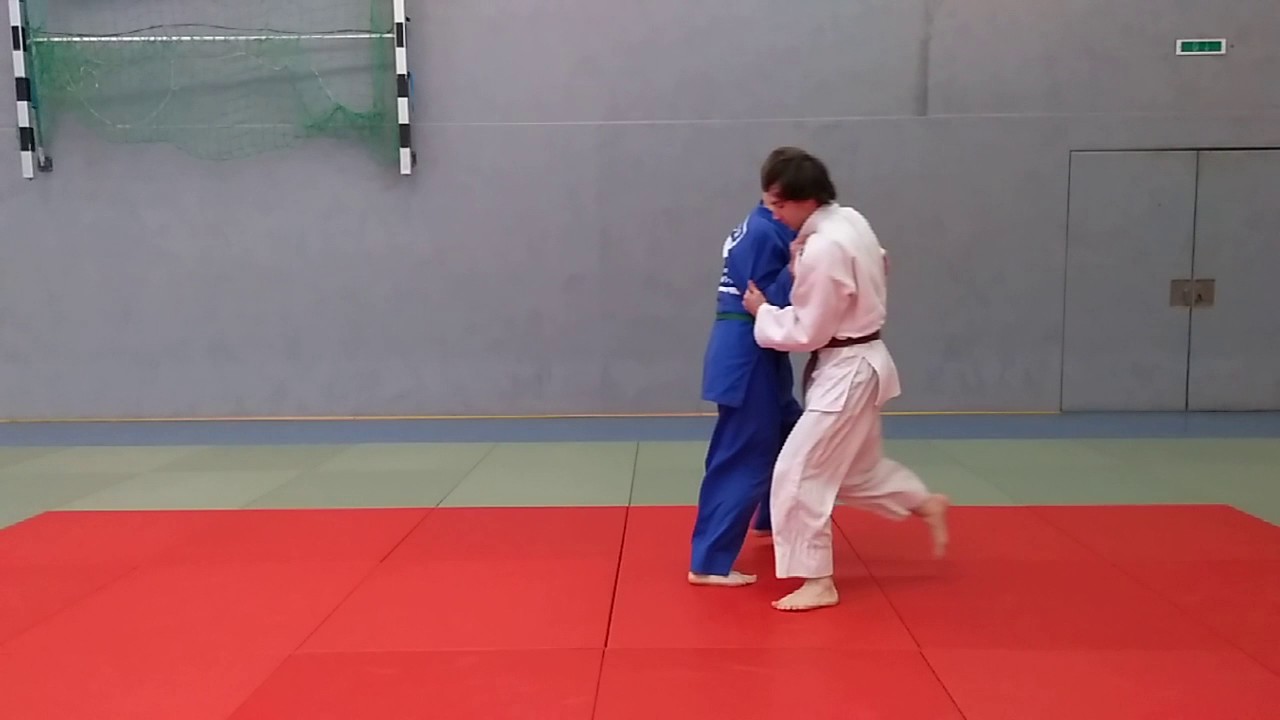O Soto Otoshi - Judo - Prüfungsinhalt 8. Kyu (von Rechts ausgeführt ...