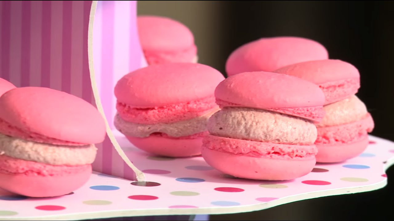 Macarons à la framboise - YouTube