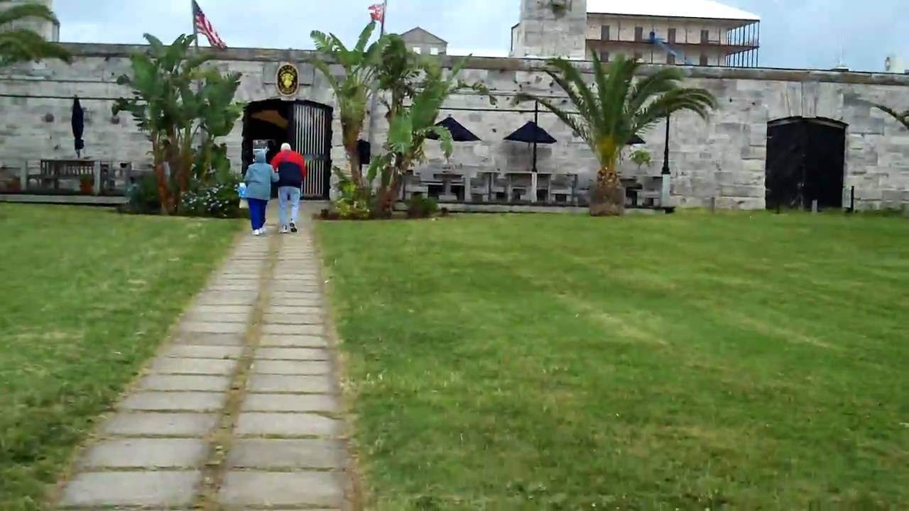 The Frog & Onion Pub - Royal Dockyard, Bermuda - YouTube