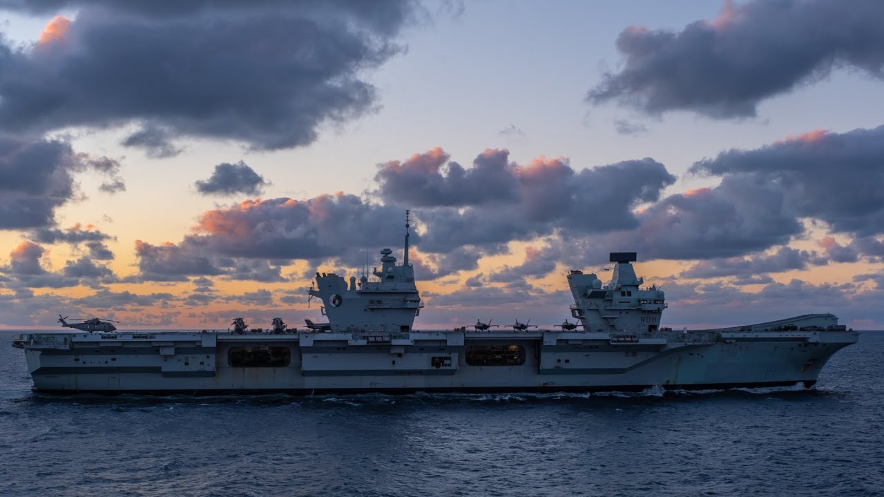 HMS Queen Elizabeth R08 entering Oslo, Norway - YouTube