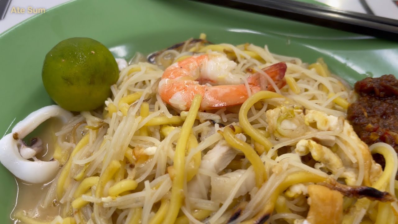 Nam Hua Fried Prawn Noodle (Bedok Kopitiam Fried Hokkien Mee) - YouTube