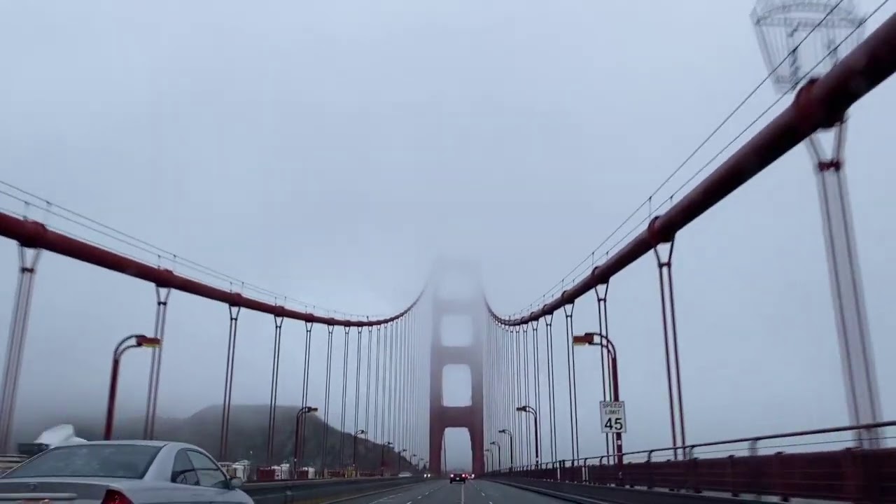 Amazing view of Golden Gate Bridge on a mist filled dawn at San ...