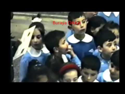 Arkadaşının  üstüne sümük süren çocuk