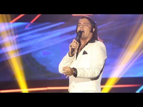 Sandro hizo delirar a todas sus seguidoras al interpretar "Te propongo ...