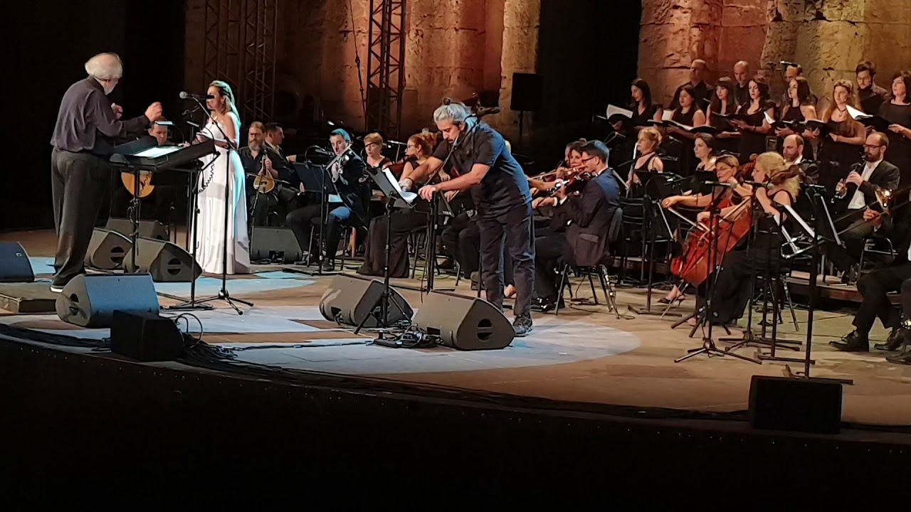 Ελεωνόρα Ζουγανέλη & Γιάννης Χαρούλης - Μαλαματένια λόγια live - YouTube