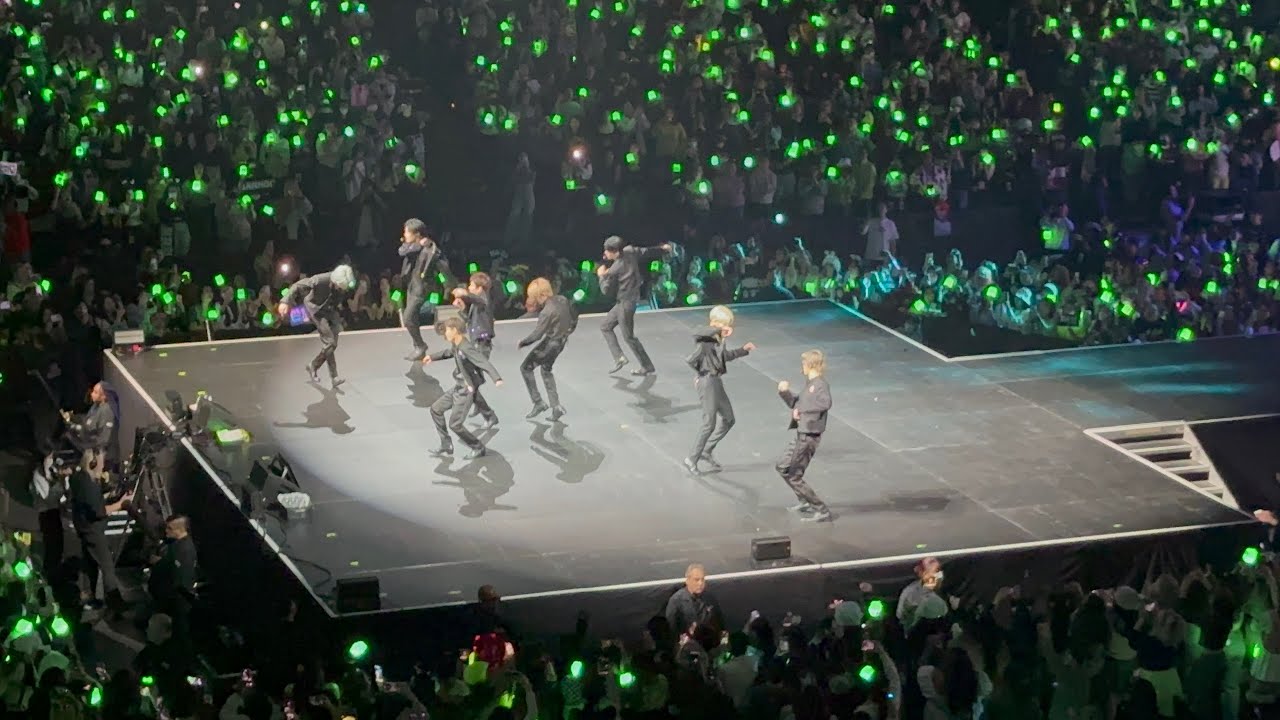NCT 127 - FASTER & 2 BADDIES | CHICAGO - YouTube