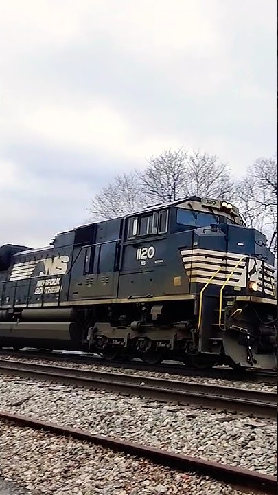 NS #1120 SD70ACe with a CN horn - YouTube