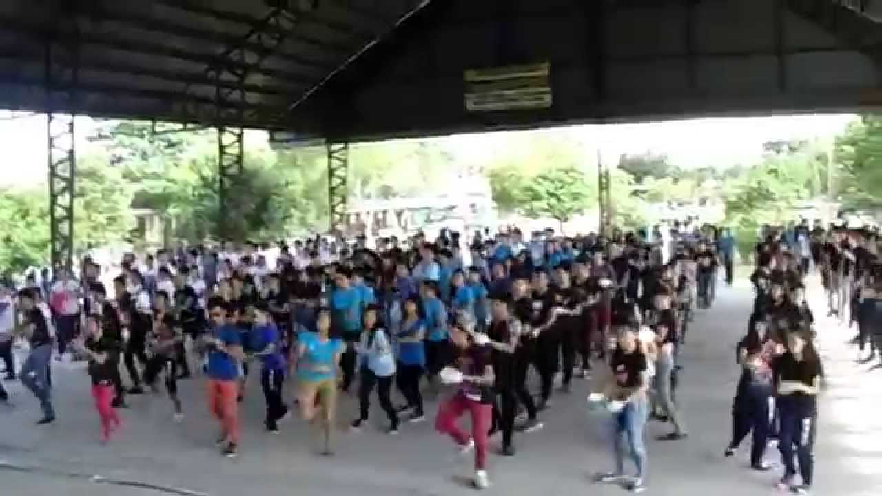 Mexico National High School Seniors Wellness Dance - YouTube