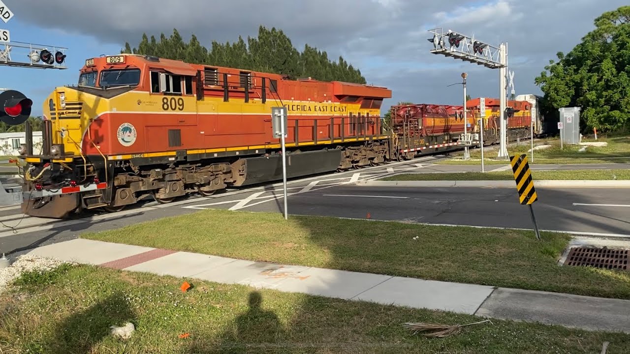 FEC TRAIN 101 @ 8:53am 10-27-23 14,200 feet 236 cars - YouTube